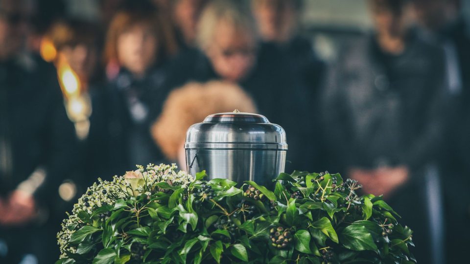 How to Carry Urns and Ashes With You on a Plane - JetSet Sidekick