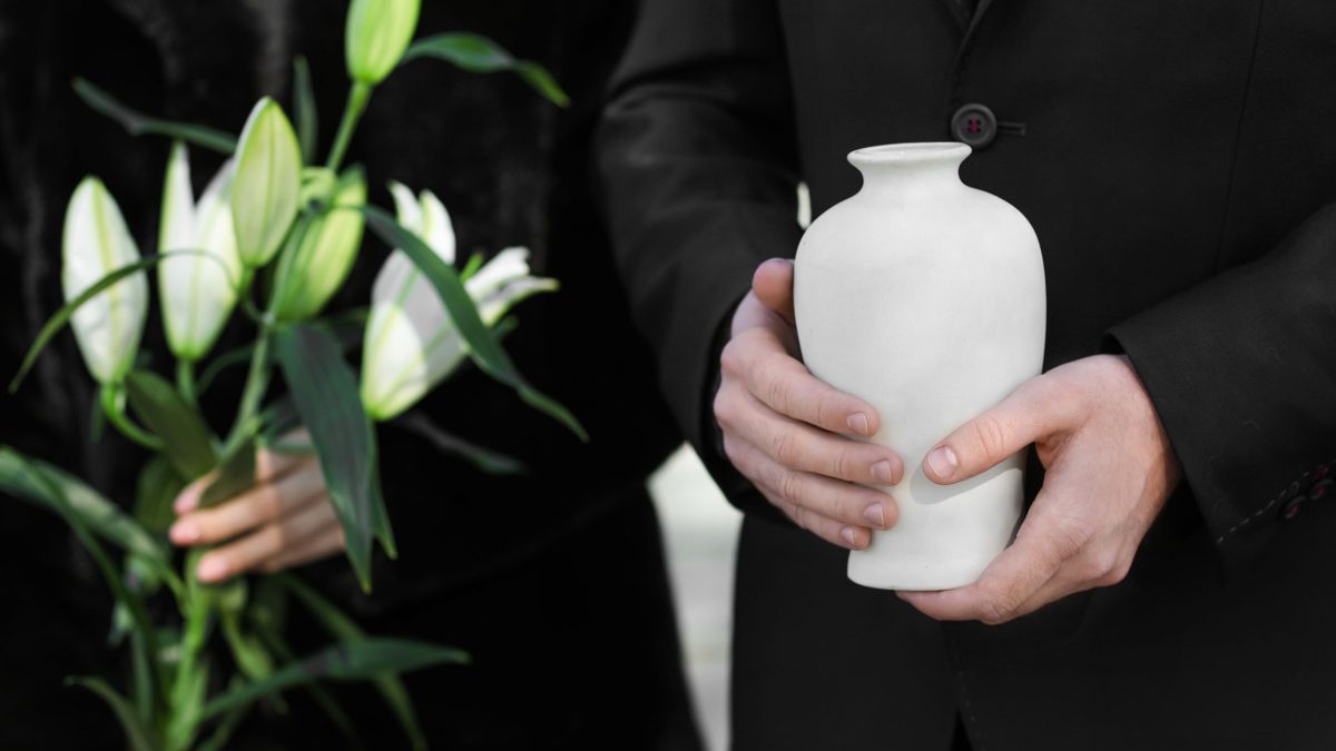 How to Carry Urns and Ashes With You on a Plane - JetSet Sidekick